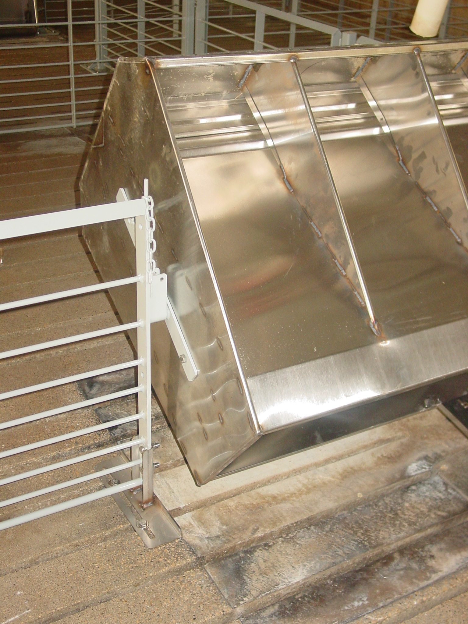 Hog Equipment - N.H. Metals